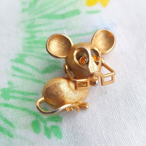 Avon | Jewelry | The Cutest Avon Mouse | Poshmark